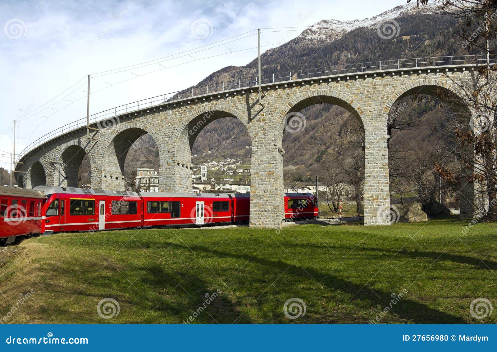 Alpsdrevglidljud Till Viaducten Arkivfoto - Bild av ögla, sträcka: 27656980