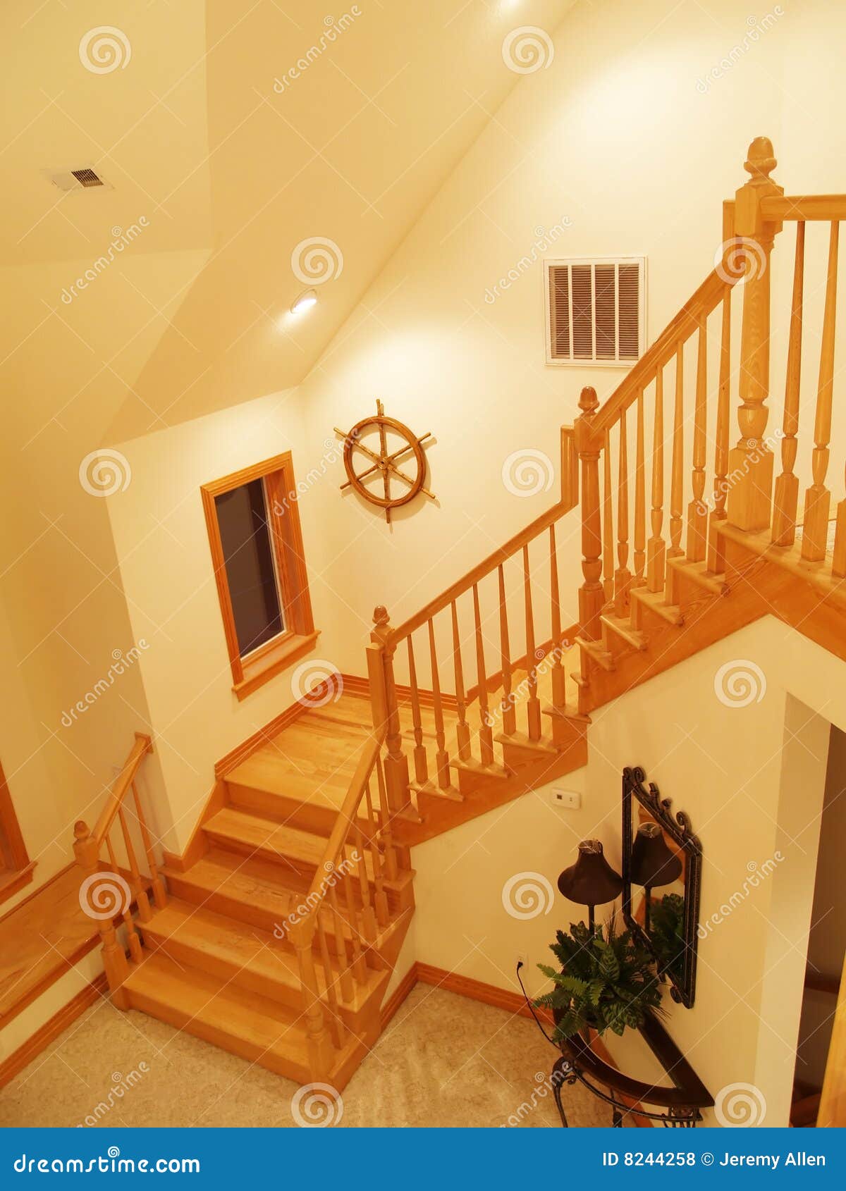 Alta escalera foto de archivo. Imagen de escalera, residencial - 8244258