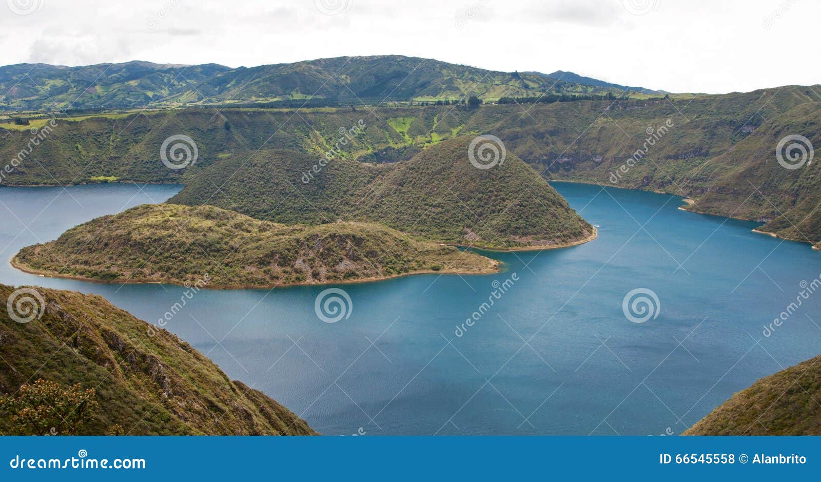 Alta Vista Del Lago Cuicocha Foto de archivo - Imagen de alza, cubo ...