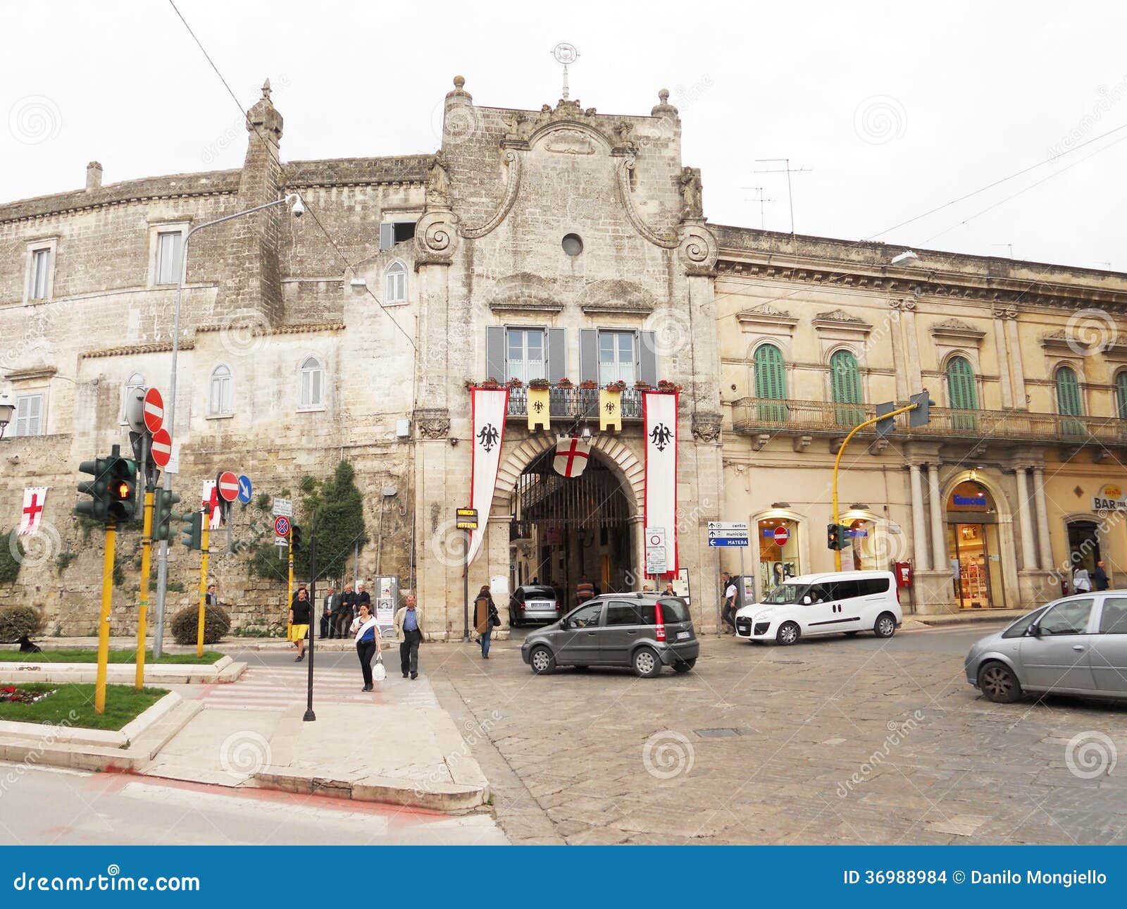 Altamura gate editorial stock image. Image of cars, trip - 36988984