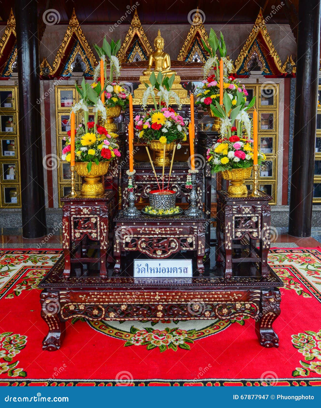 The Altar at the Buddhist Temple in Bangkok Editorial Photography ...