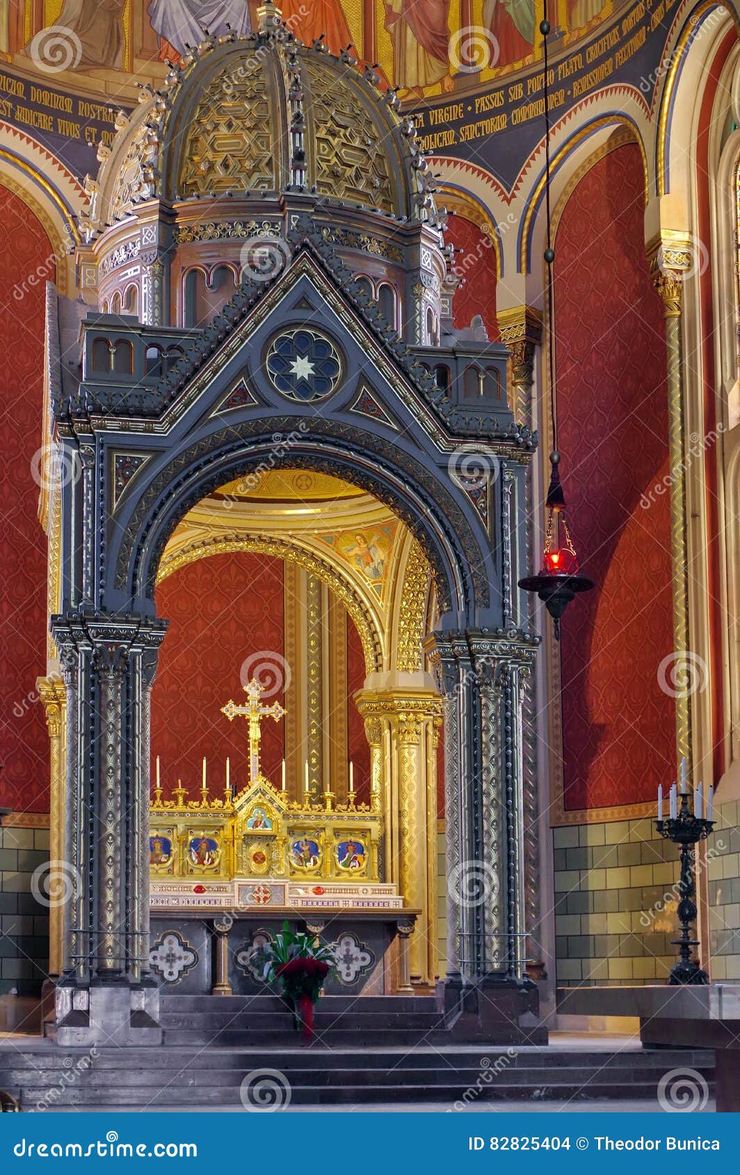 Altar in Der Kirche Von Heiligen Cyril Und Methodius Stockfoto - Bild ...
