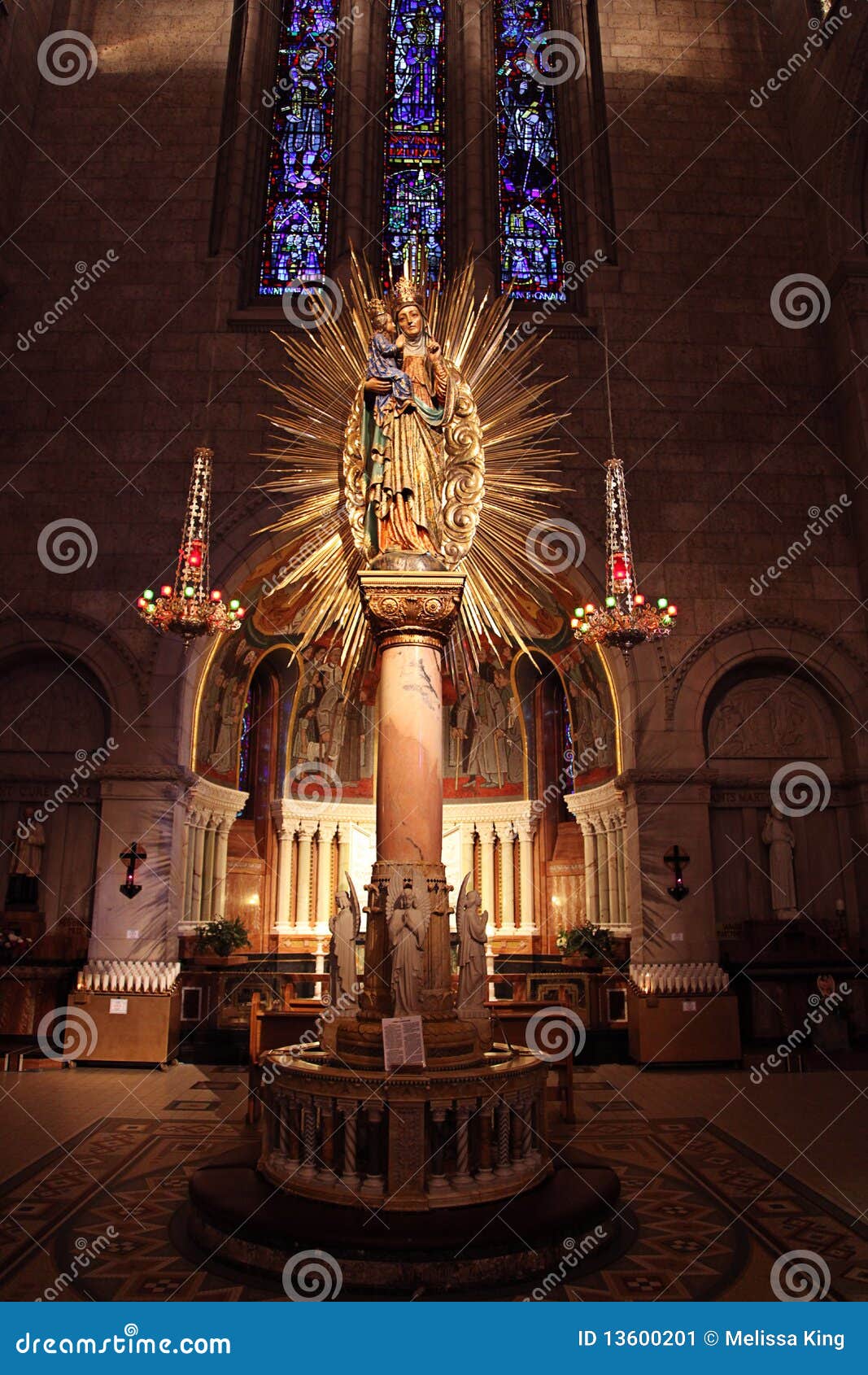 Altar na catedral foto editorial. Imagem de serenidade - 13600201