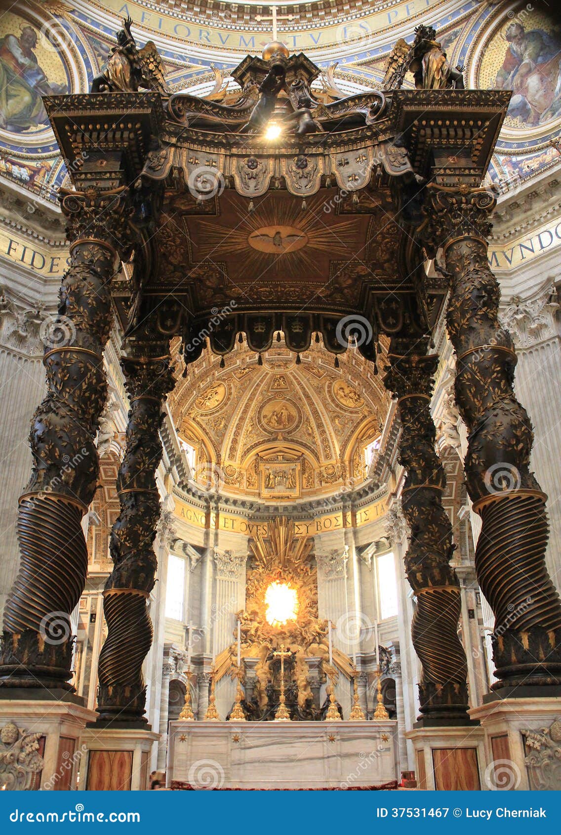 Altar in St Peter S Basilica Editorial Photography - Image of candle ...