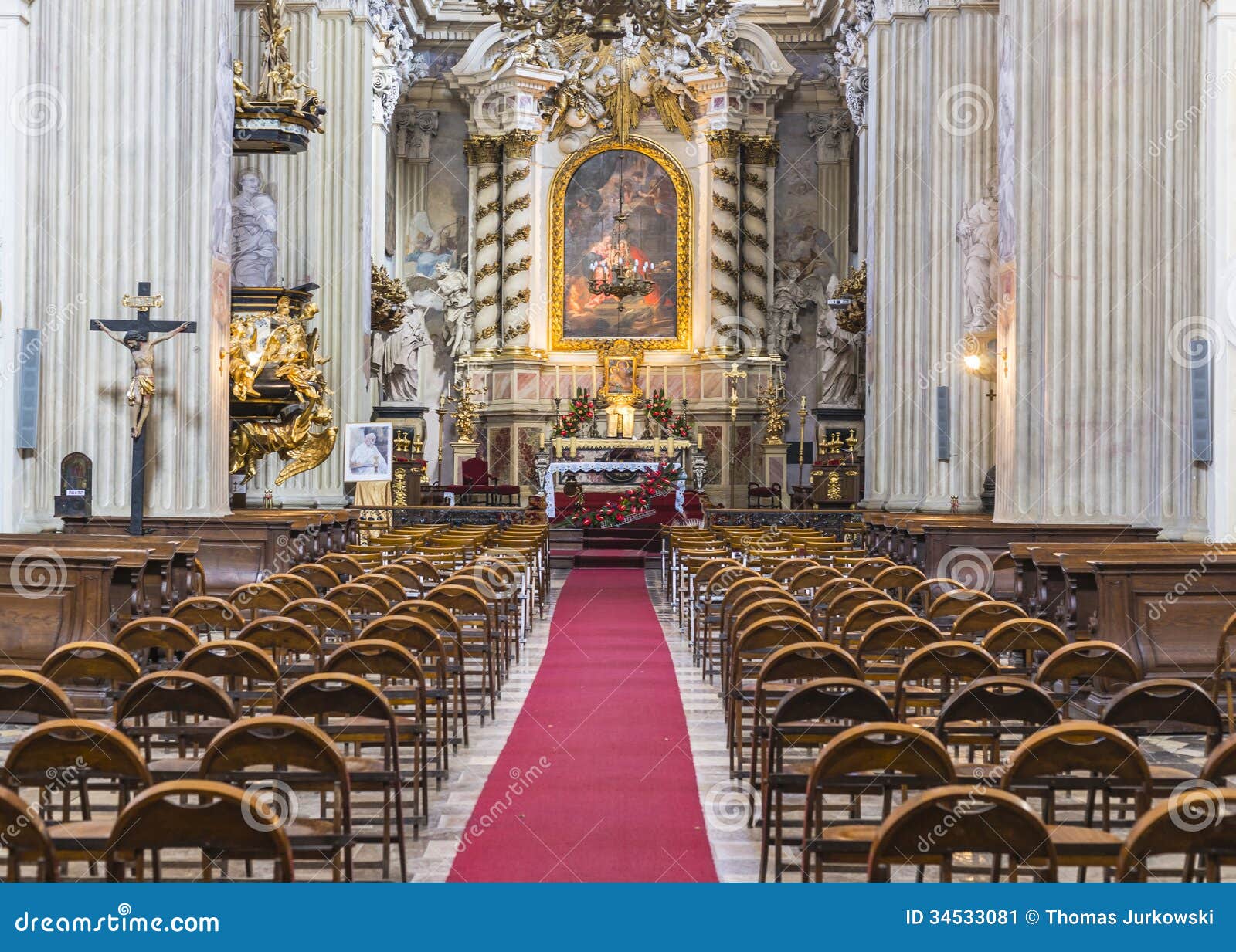 Altare in chiesa fotografia editoriale. Immagine di interno - 34533081