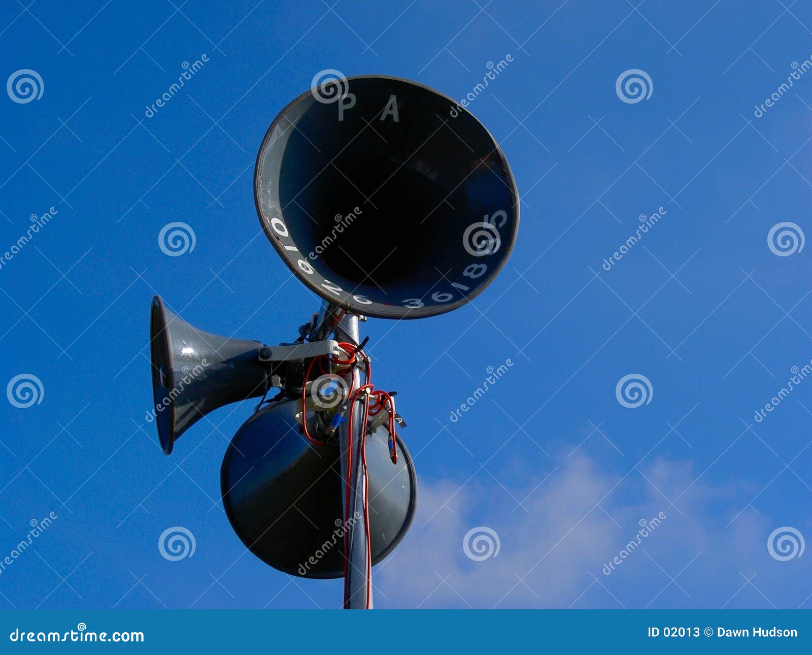 Altavoces ruidosos imagen de archivo. Imagen de comunicaciones - 2013