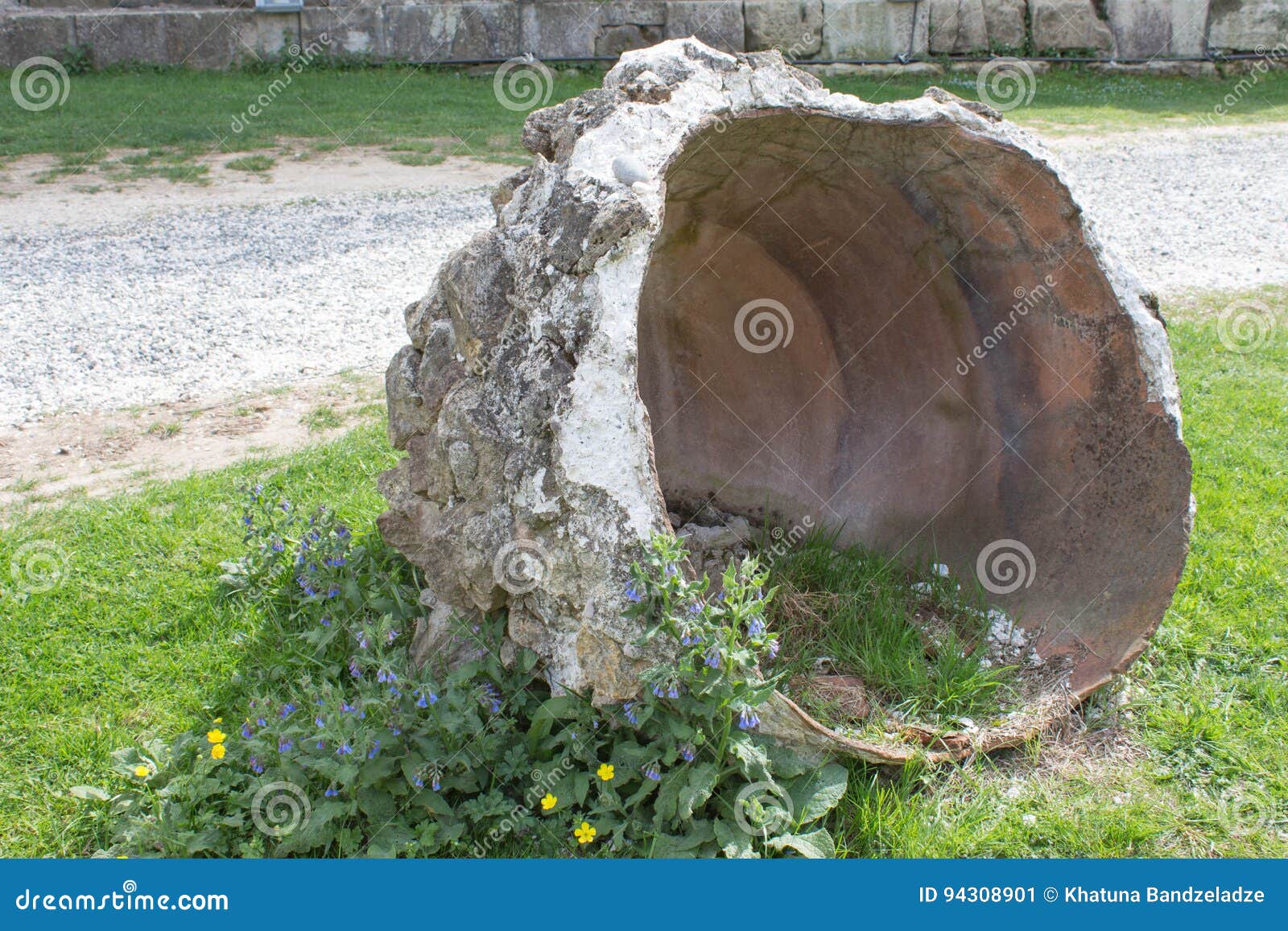 Alte Amphore, Gebrochener Lehm-enormer Topf Stockbild - Bild von ...