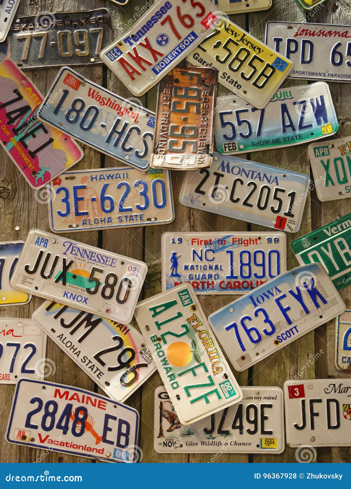 Alte Autokfz-kennzeichen Auf Der Wand Redaktionelles Stockfoto - Bild ...