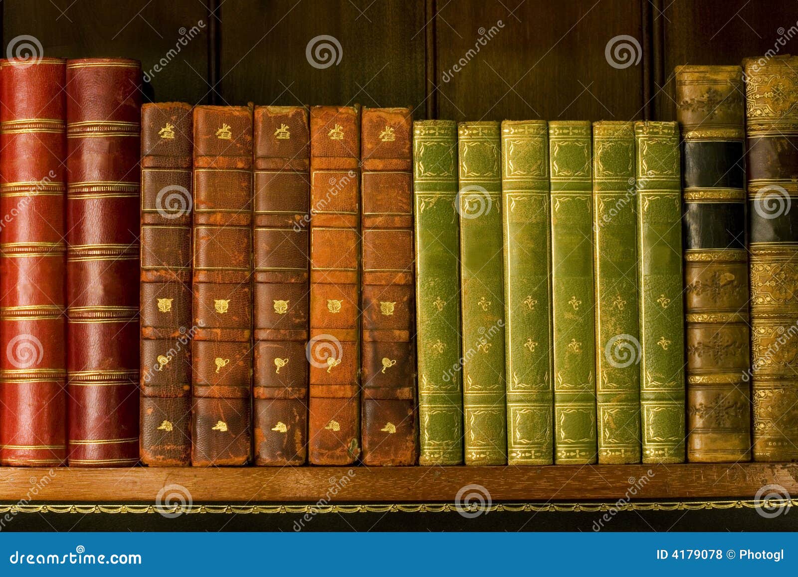 Alte Bücher stockfoto. Bild von ansammlung, literatur - 4179078