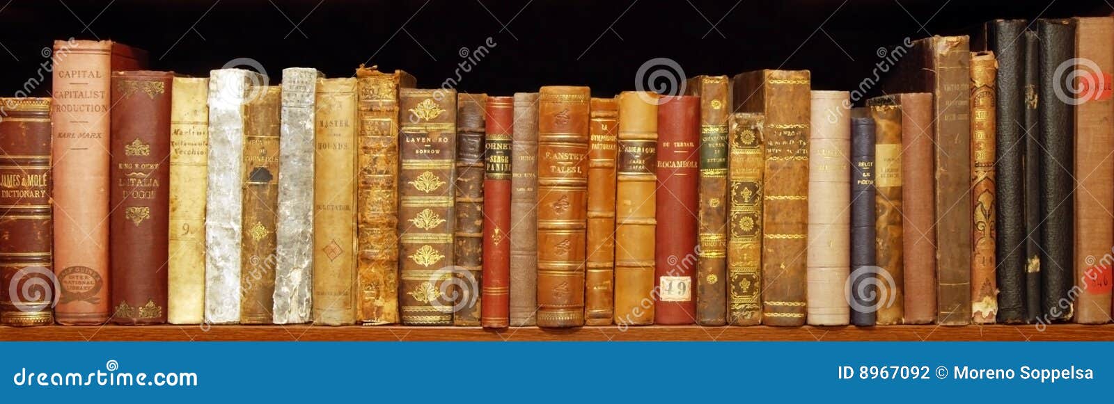 Alte Bücher stockfoto. Bild von band, zeichnung, regal - 8967092