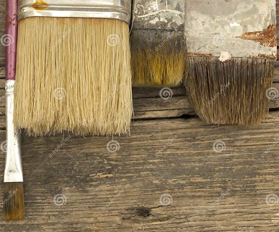 Alte, benutzte Pinsel stockbild. Bild von maler, acrylsauer - 23095233