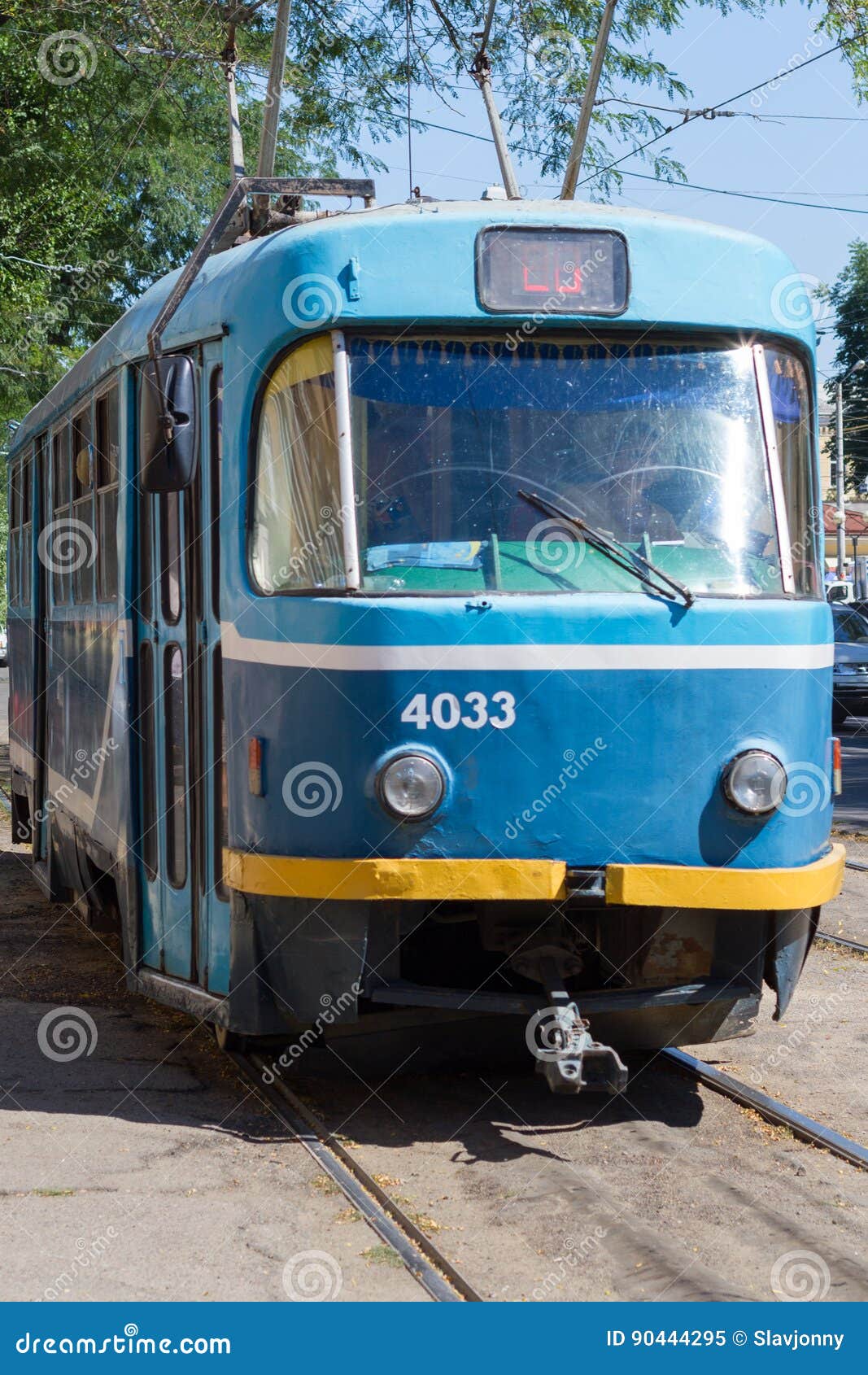 Alte Blaue Tram, Die Durch Schiene Geht Stockbild - Bild von städtisch ...