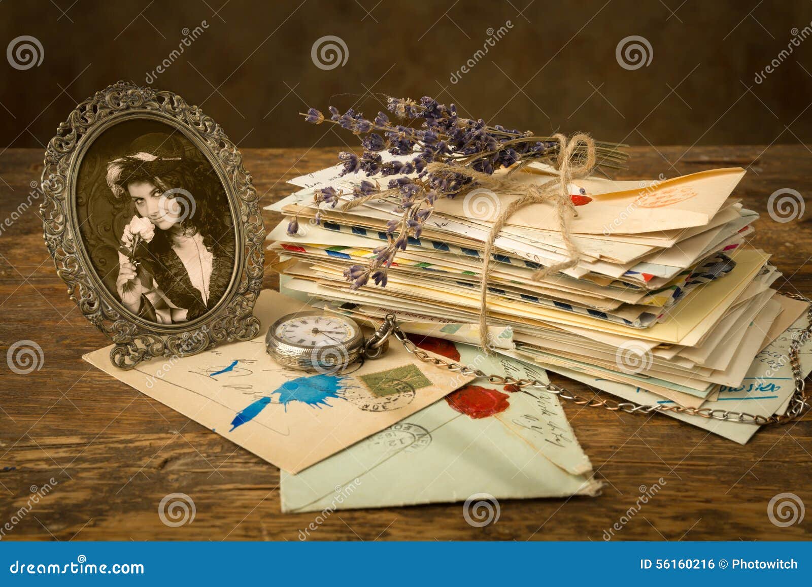 Alte Buchstaben Und Ein Porträt Stockfoto - Bild von umgearbeitet ...