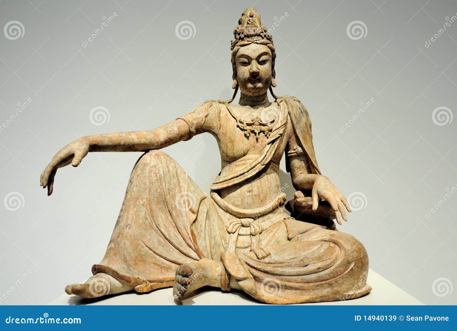 Alte Buddha-Statue redaktionelles stockbild. Bild von historisch - 14940139