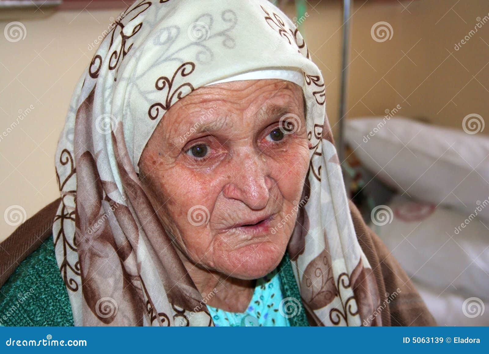 Alte Dame stockbild. Bild von rentenbezug, alter, mittelmeer - 5063139