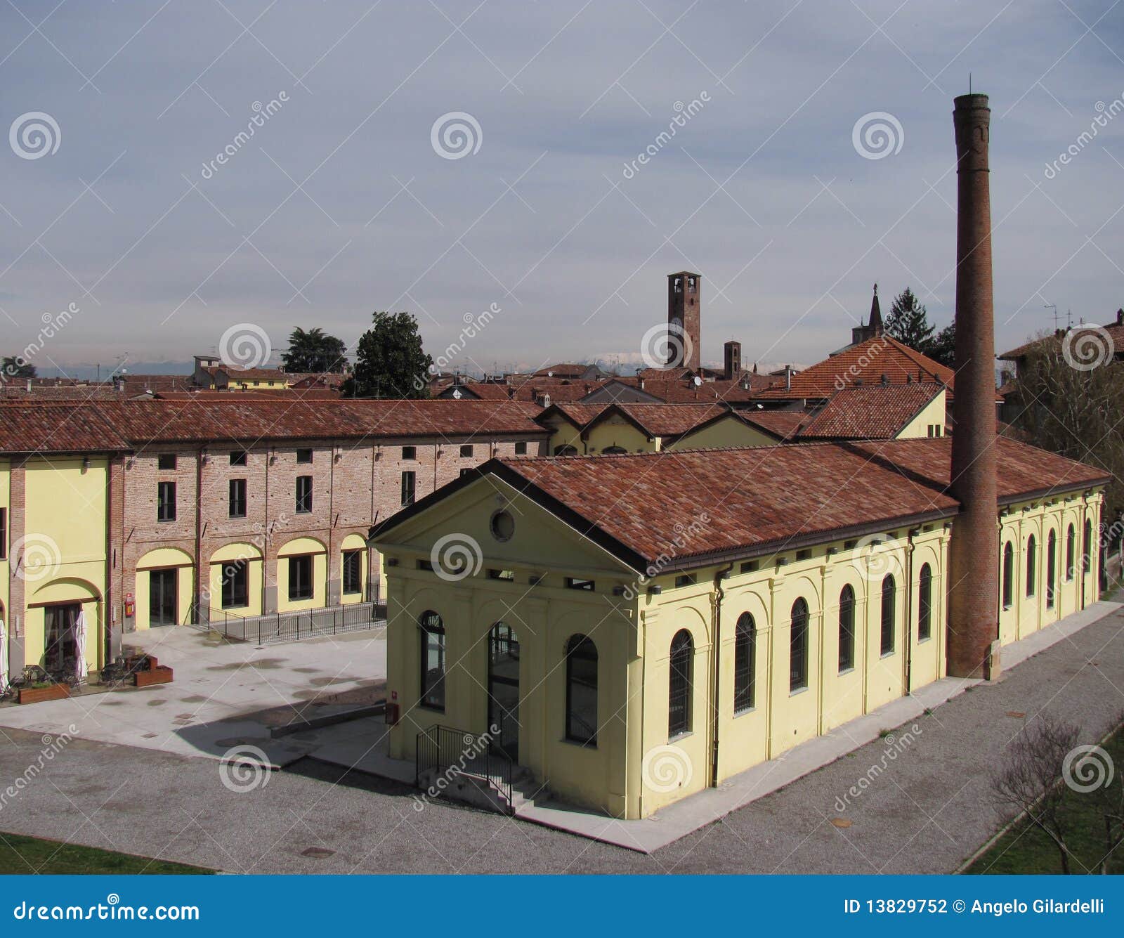 Alte Fabrik stockfoto. Bild von gebäude, fabrik, industrie - 13829752