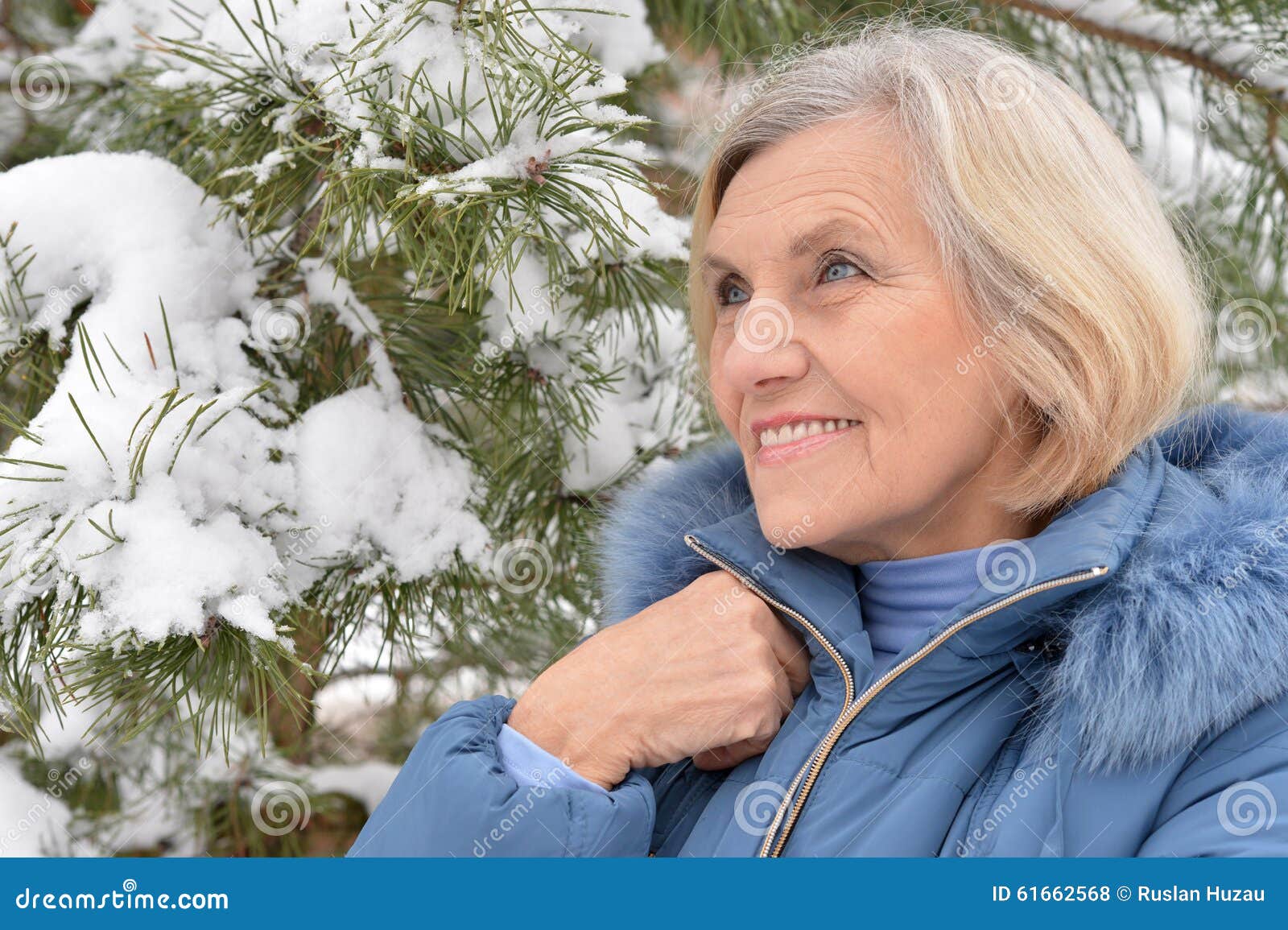 Alte Frau im Winter stockfoto. Bild von leute, vergnügen - 61662568