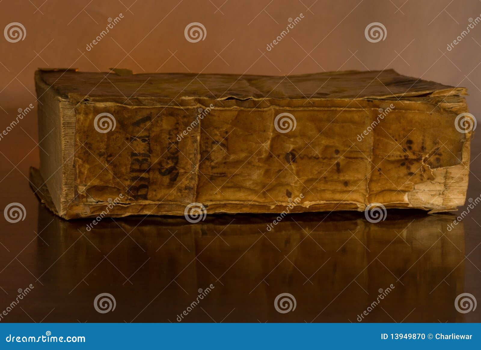Alte Heilige Bibel, Circa 1500, Auf Tabelle Stockfoto - Bild von heilig ...