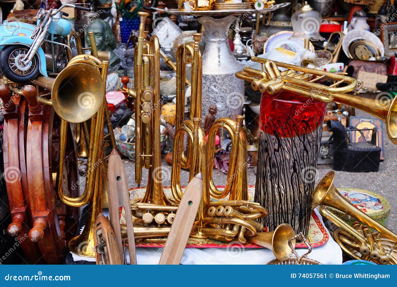 Alte Messinginstrumente an Der Flohmarkt, Griechenland Stockbild - Bild ...