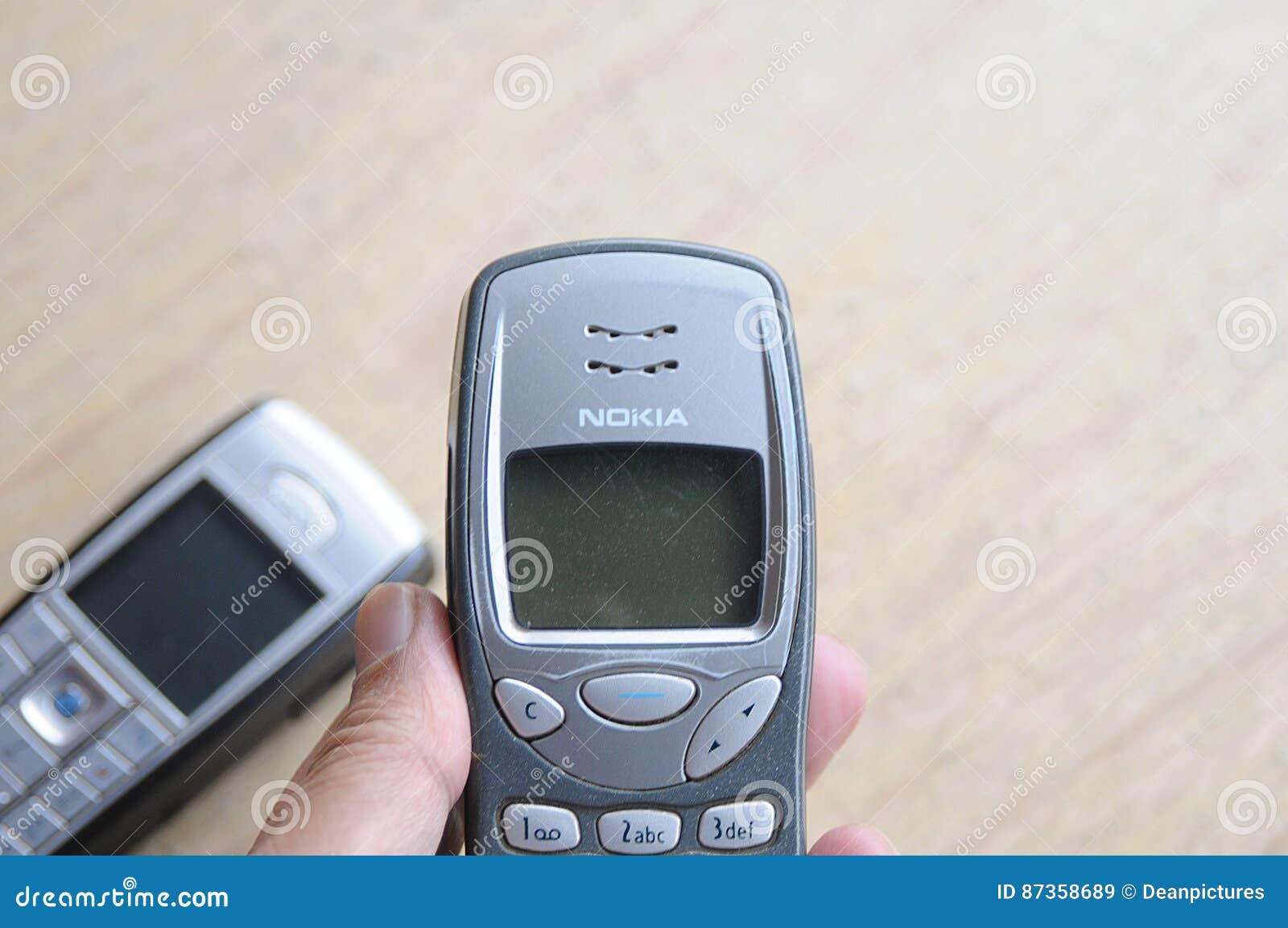 Alte Nokia-Telefone redaktionelles stockbild. Bild von touristen - 87358689