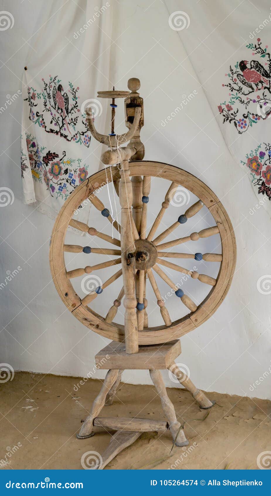 Alte Spindel Gemacht Vom Holz Stockfoto - Bild von spindel, historisch ...