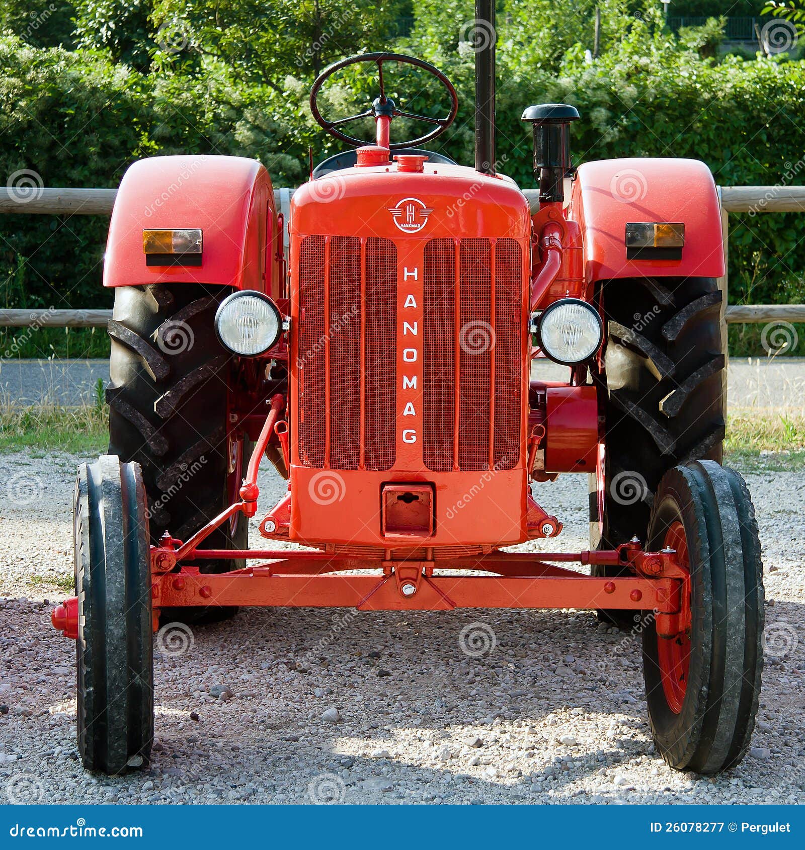 Alte Traktoren redaktionelles stockfotografie. Bild von ursprünglich ...