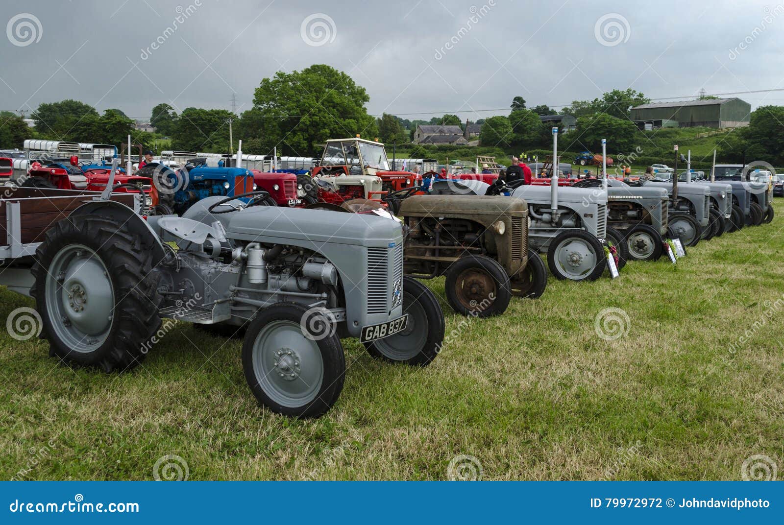 Alte Traktoren an Einer Show Redaktionelles Stockfotografie - Bild von ...