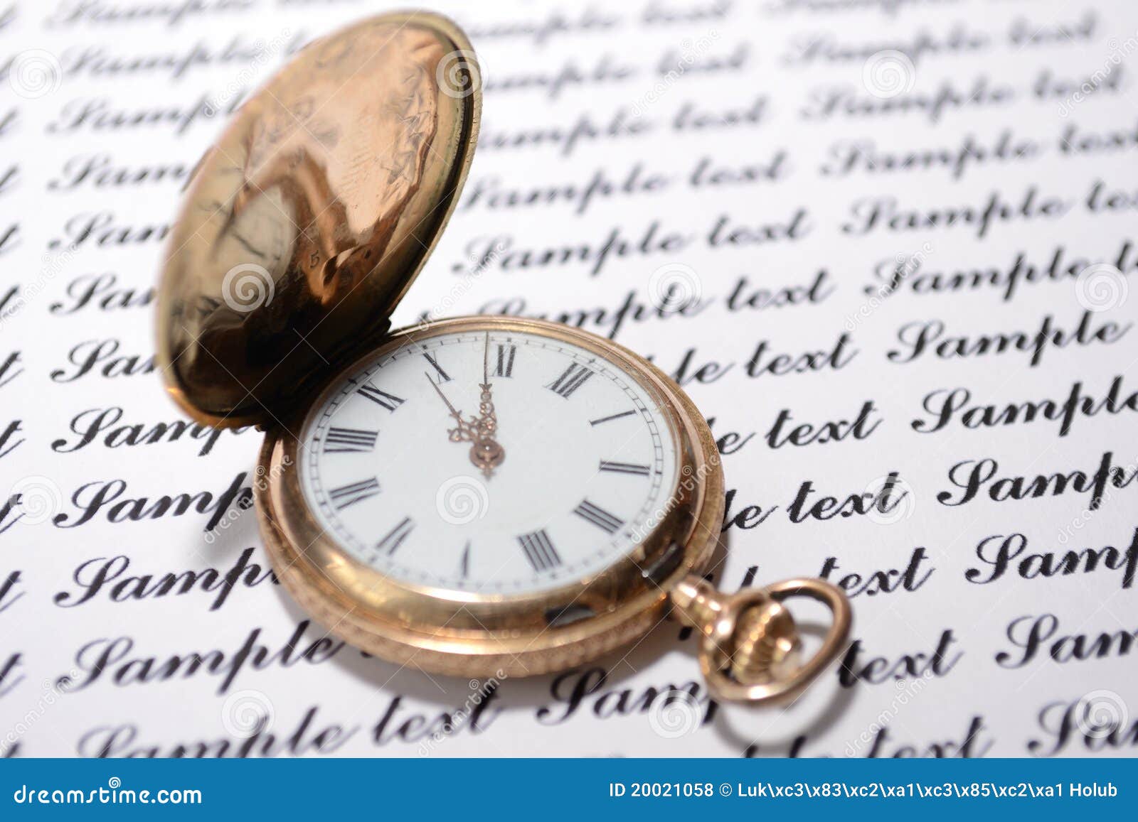 Alte Uhren stockfoto. Bild von zeit, gold, gelesen, vorwahlknopf - 20021058