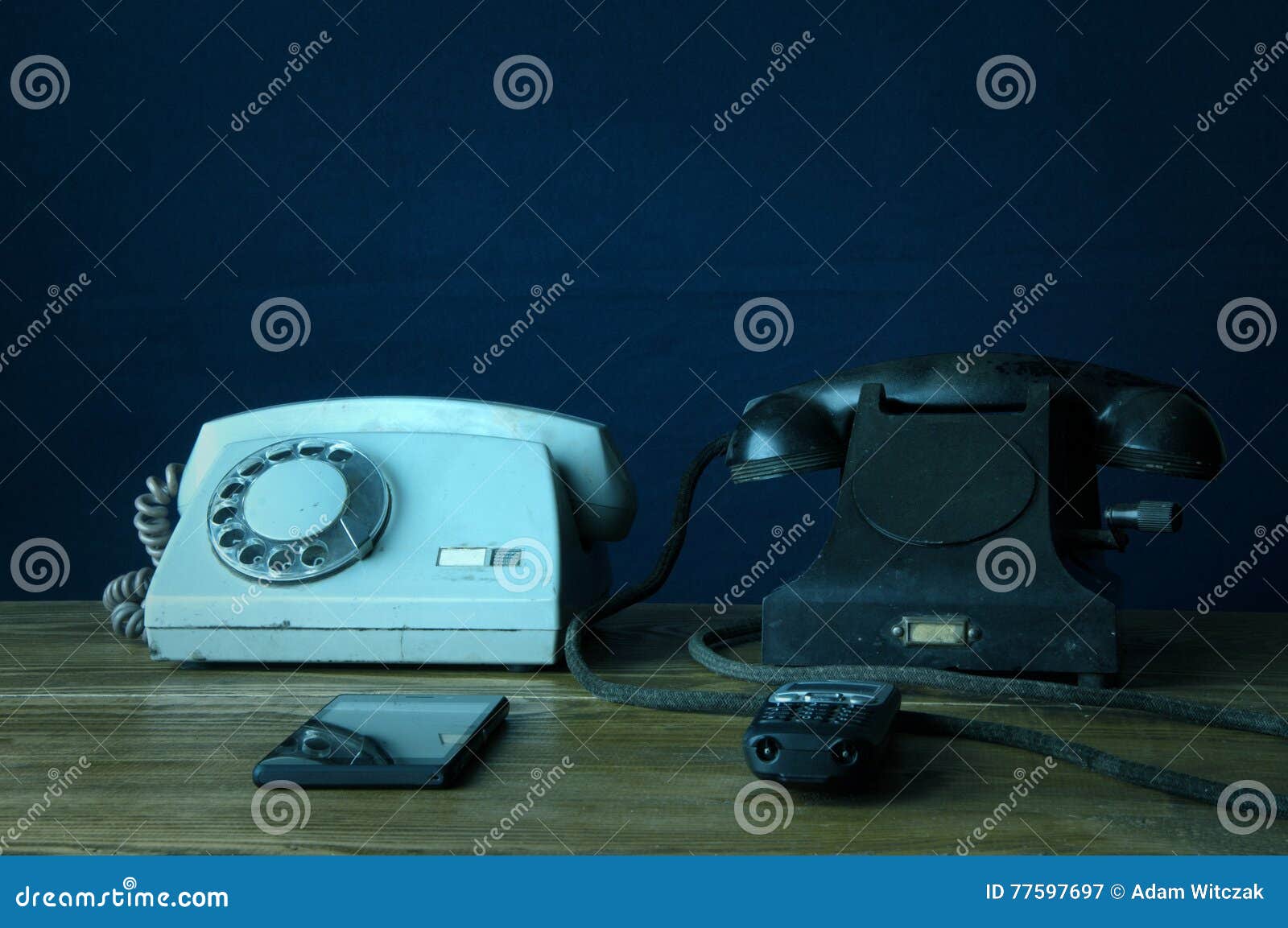 Alte und neue Phone stockbild. Bild von zeile, einheit - 77597697