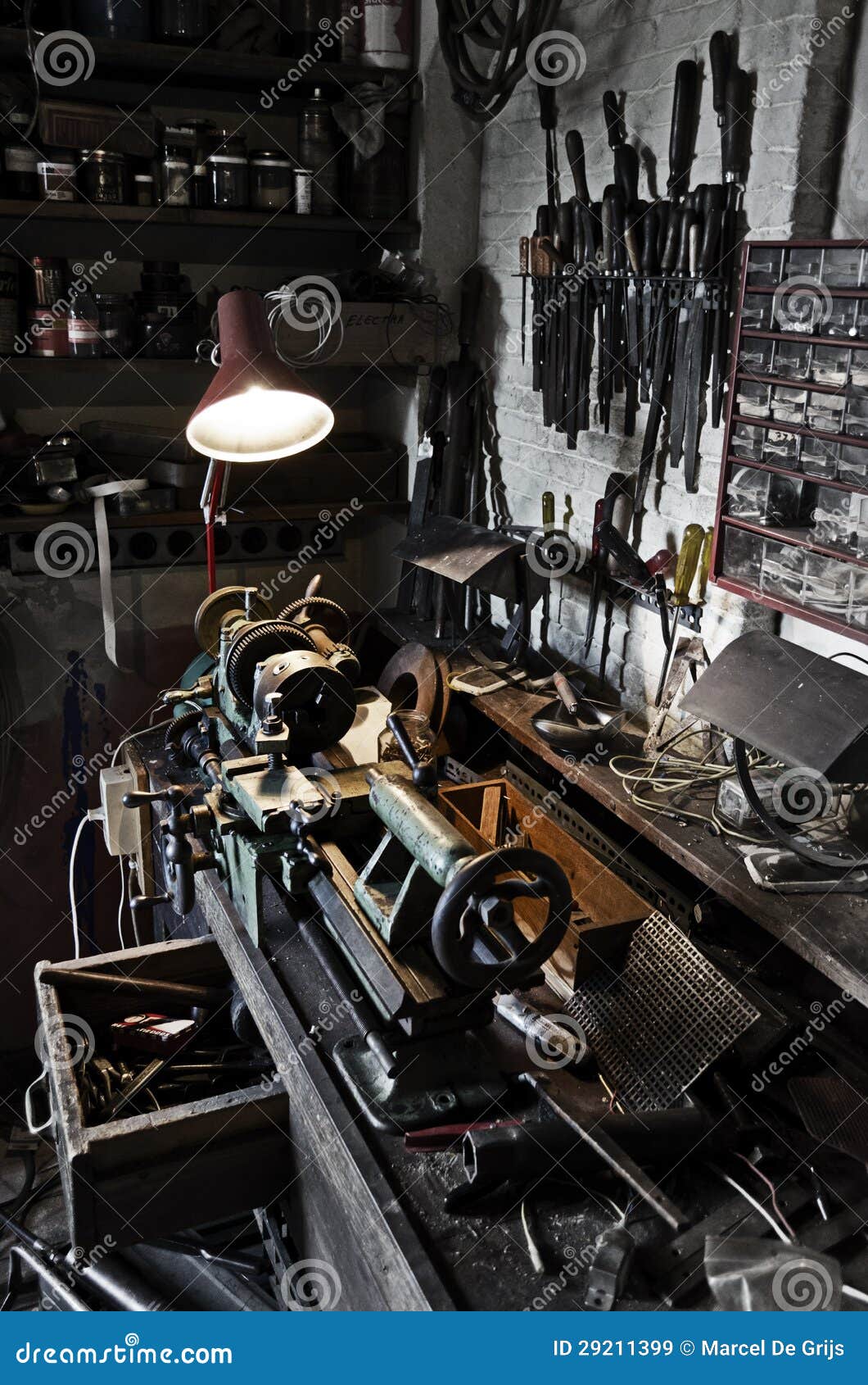 Alte Werkstatt stockbild. Bild von spät, metall, basteln - 29211399