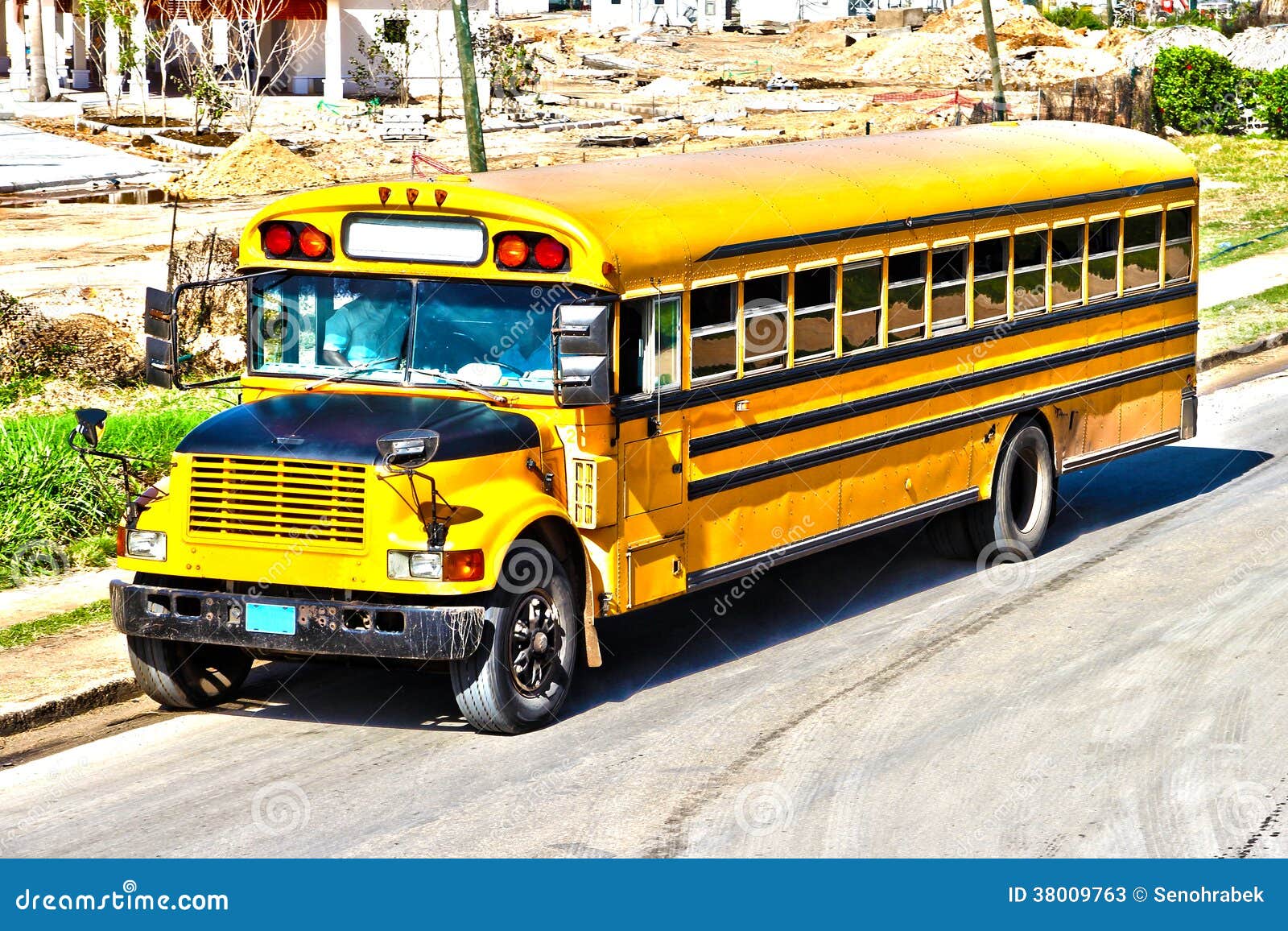 Alter amerikanischer Bus stockbild. Bild von architektur - 38009763