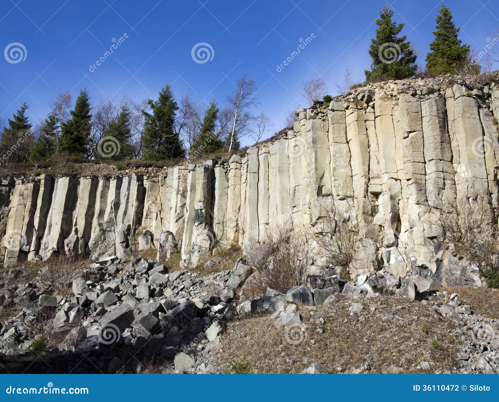 Alter Basaltsteinbruch in Den Erz-Bergen Stockfoto - Bild von ...