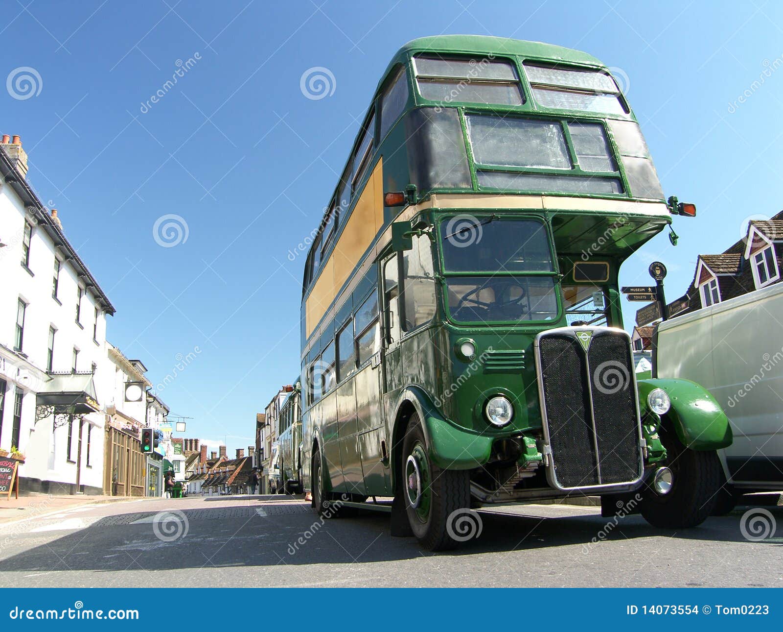 Alter Bus stockfoto. Bild von grün, ankommend, klassisch - 14073554