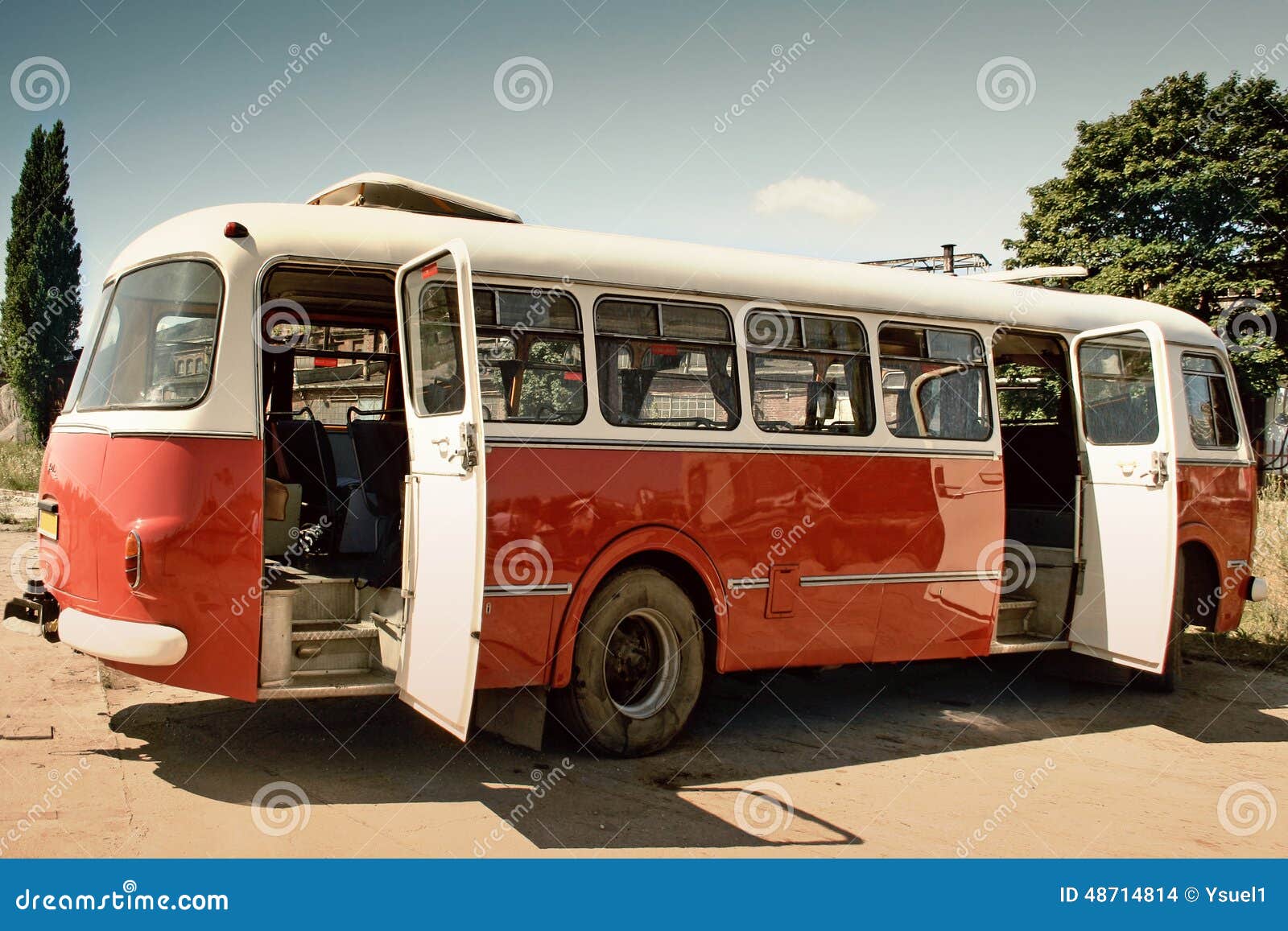 Alter Bus Retro- style2 stockfoto. Bild von fahrzeug - 48714814