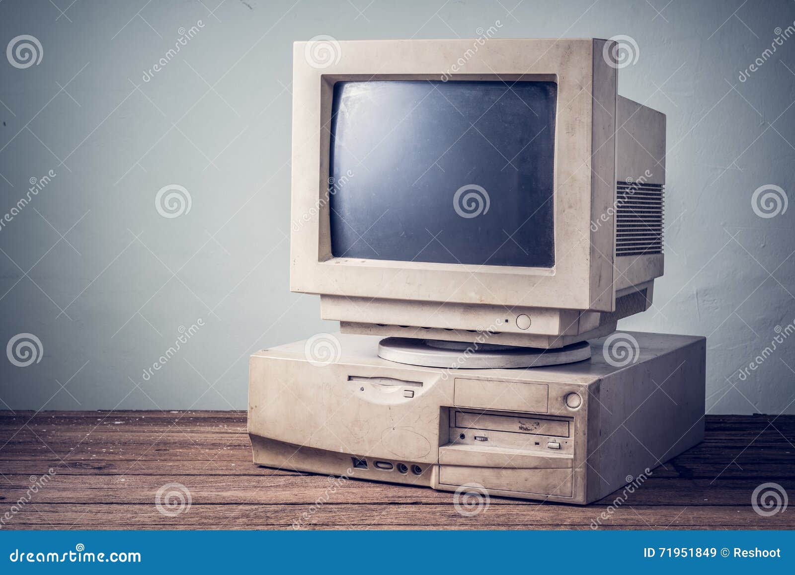 Alter Computer, Weinlese stockbild. Bild von nachricht - 71951849
