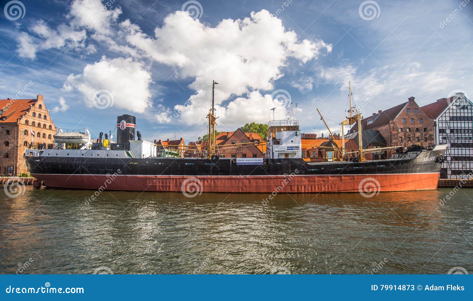 Alter Dampfer in Einem Hafen Redaktionelles Stockfoto - Bild von ...