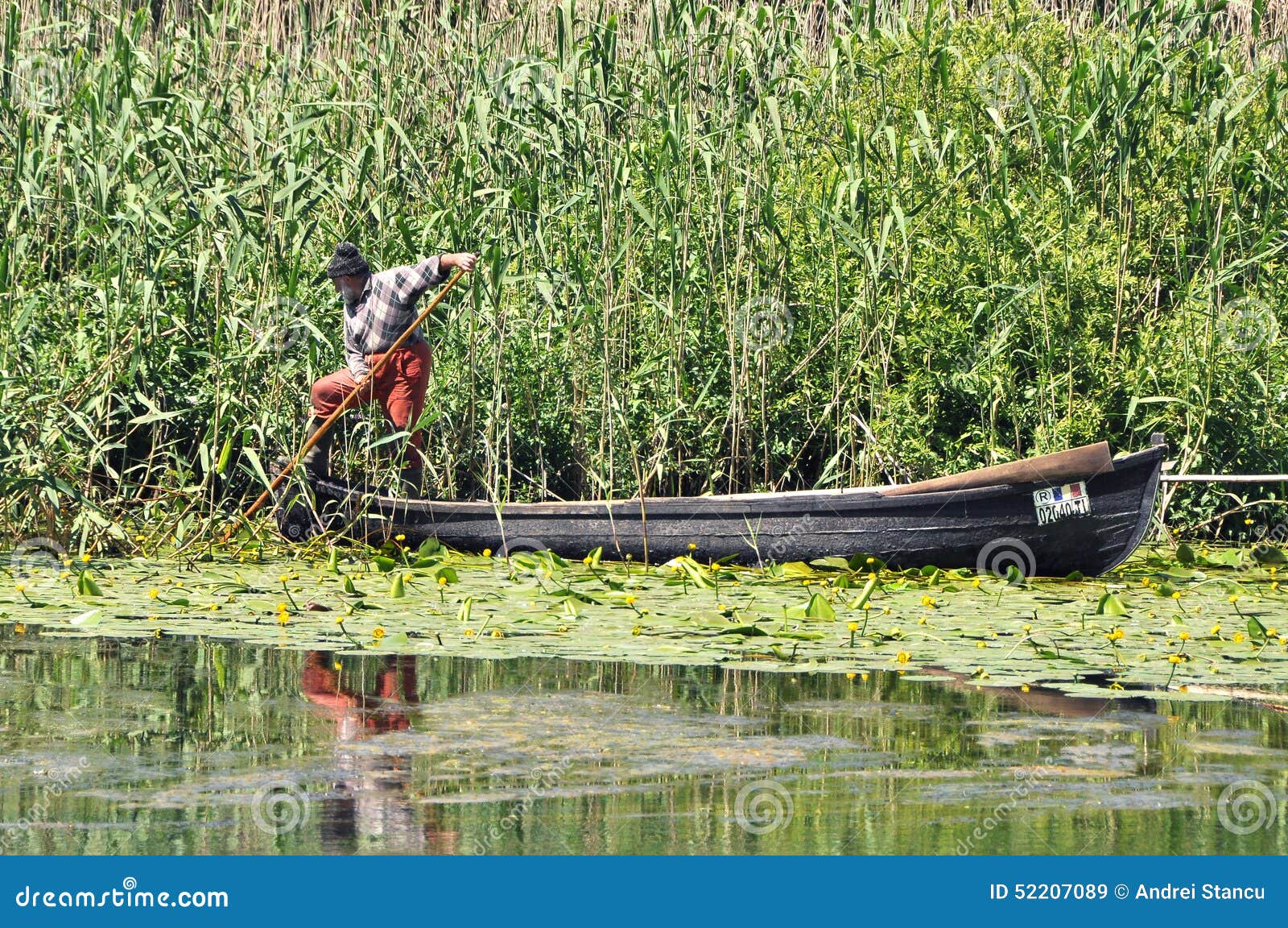 Alter Fischer in Seinem Boot Redaktionelles Stockbild - Bild von ...