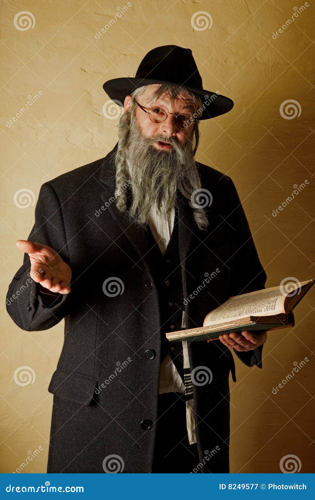 Alter Jude mit Buch stockbild. Bild von männer, sephardi - 8249577