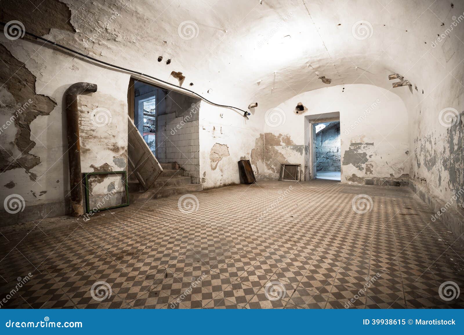 Alter Keller stockbild. Bild von ruinen, fliesen, dekorativ - 39938615