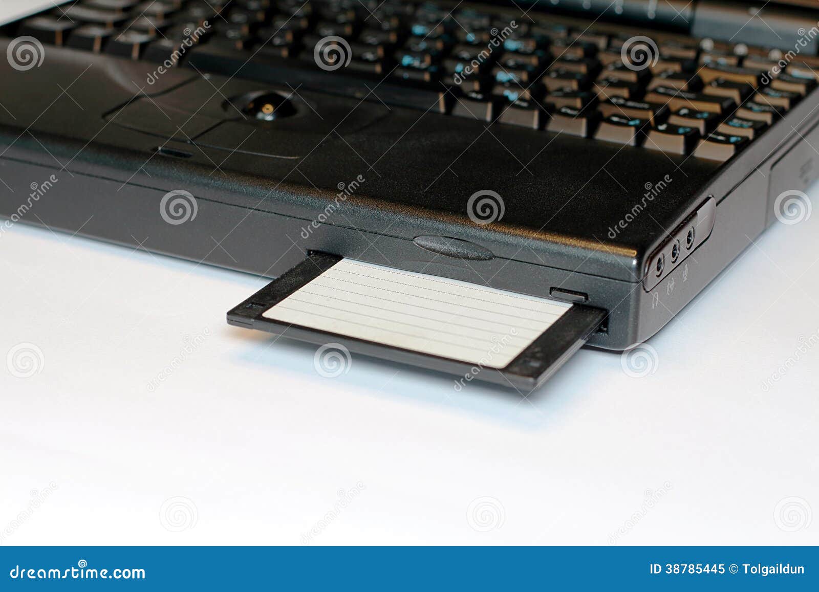 Alter Laptop mit Diskette stockbild. Bild von horizontal - 38785445