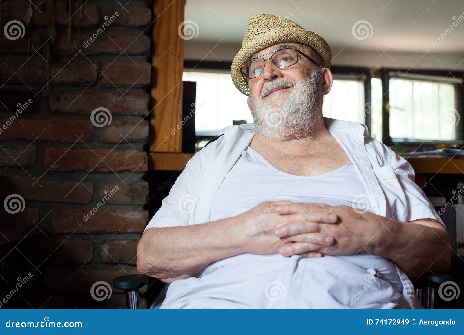 Alter Mann, Der in Einem Stuhl Stillsteht Stockbild - Bild von ...