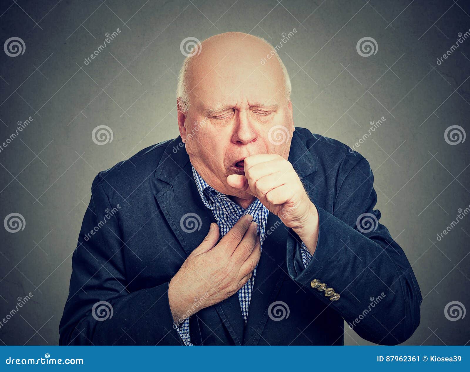 Alter Mann, Der Faust Mouth Halten Hustet Stockbild - Bild von porträt ...