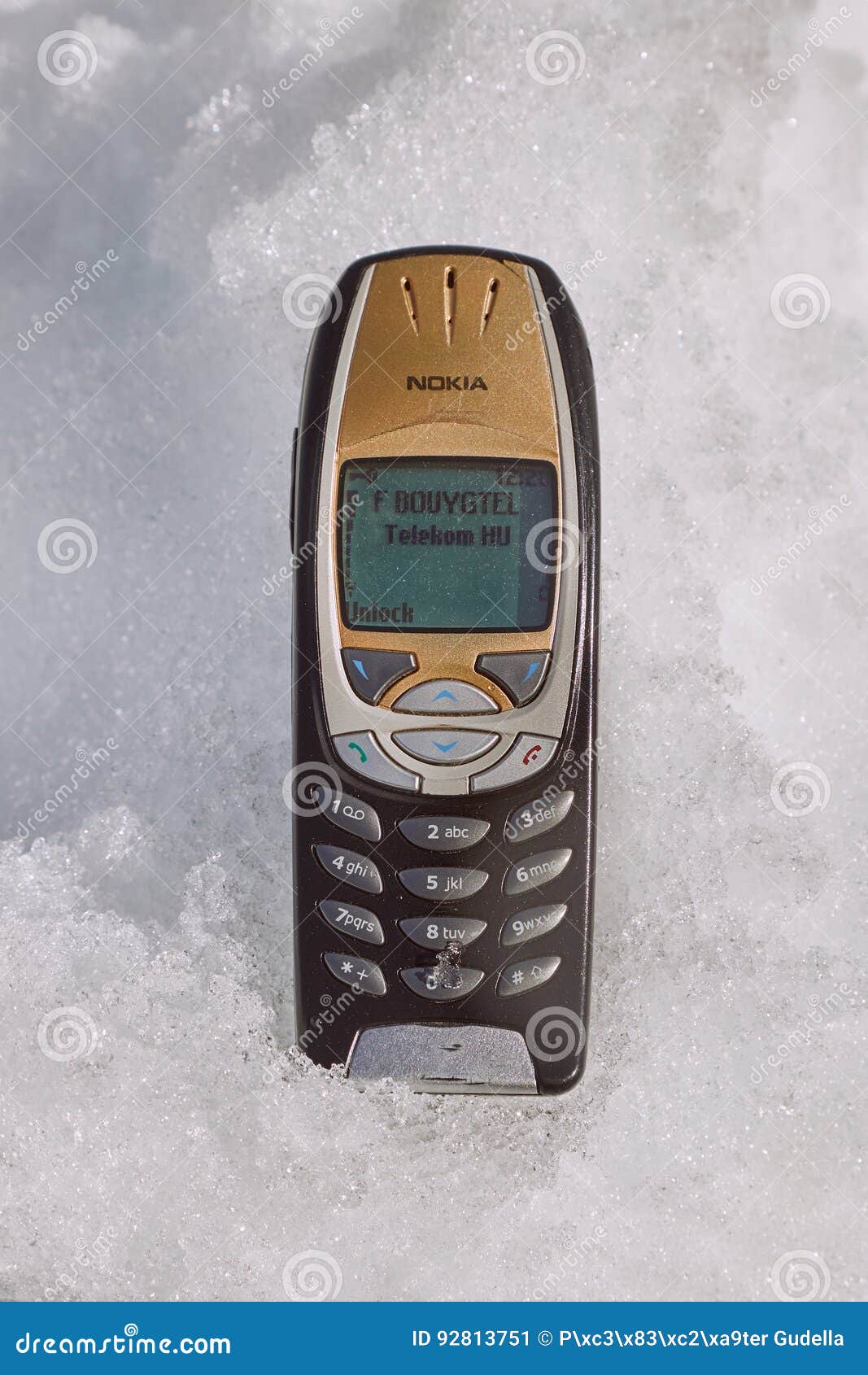 Alter Nokia-Handy redaktionelles foto. Bild von gebrauch - 92813751