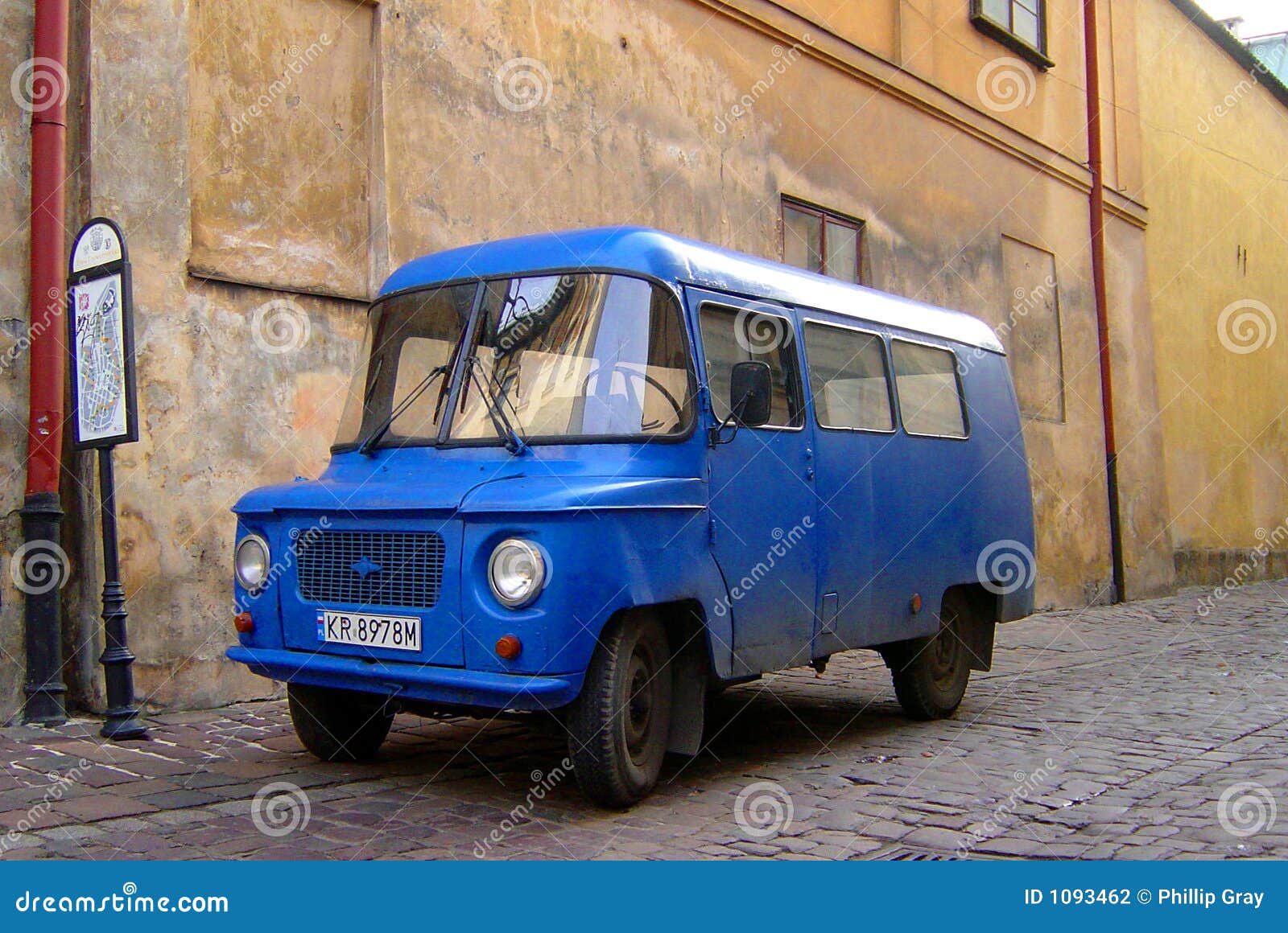 Alter polnischer Van redaktionelles stockfotografie. Bild von warschau ...