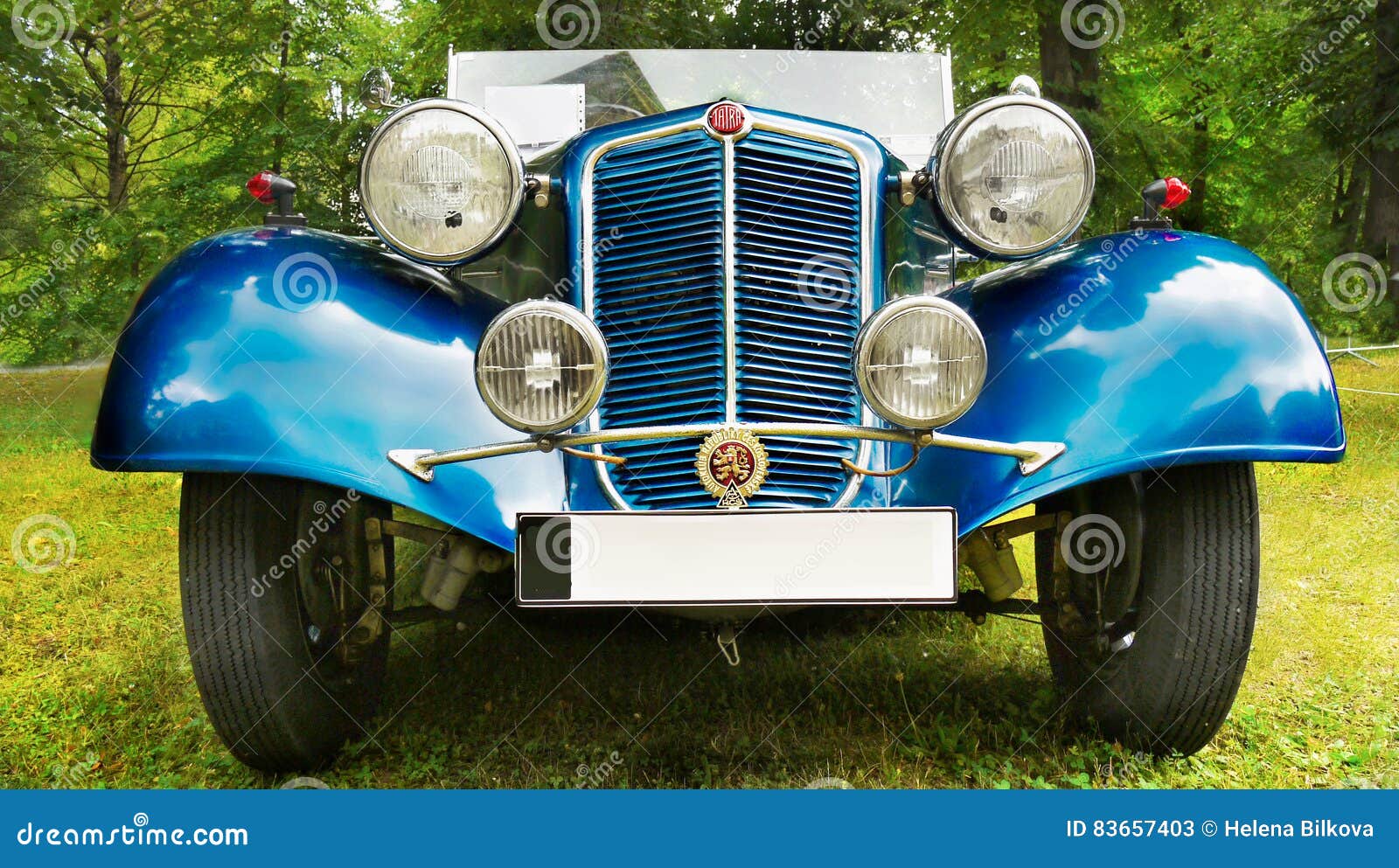 Alter Rennwagen redaktionelles stockfoto. Bild von eleganz - 83657403