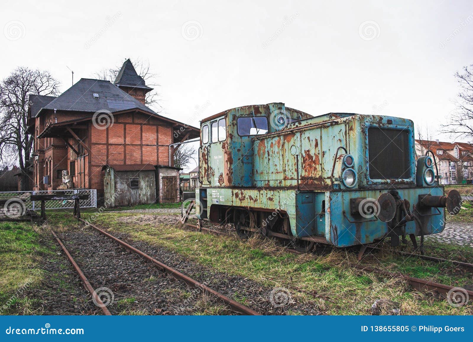 Alter rostiger Zug stockbild. Bild von motor, reise - 138655805