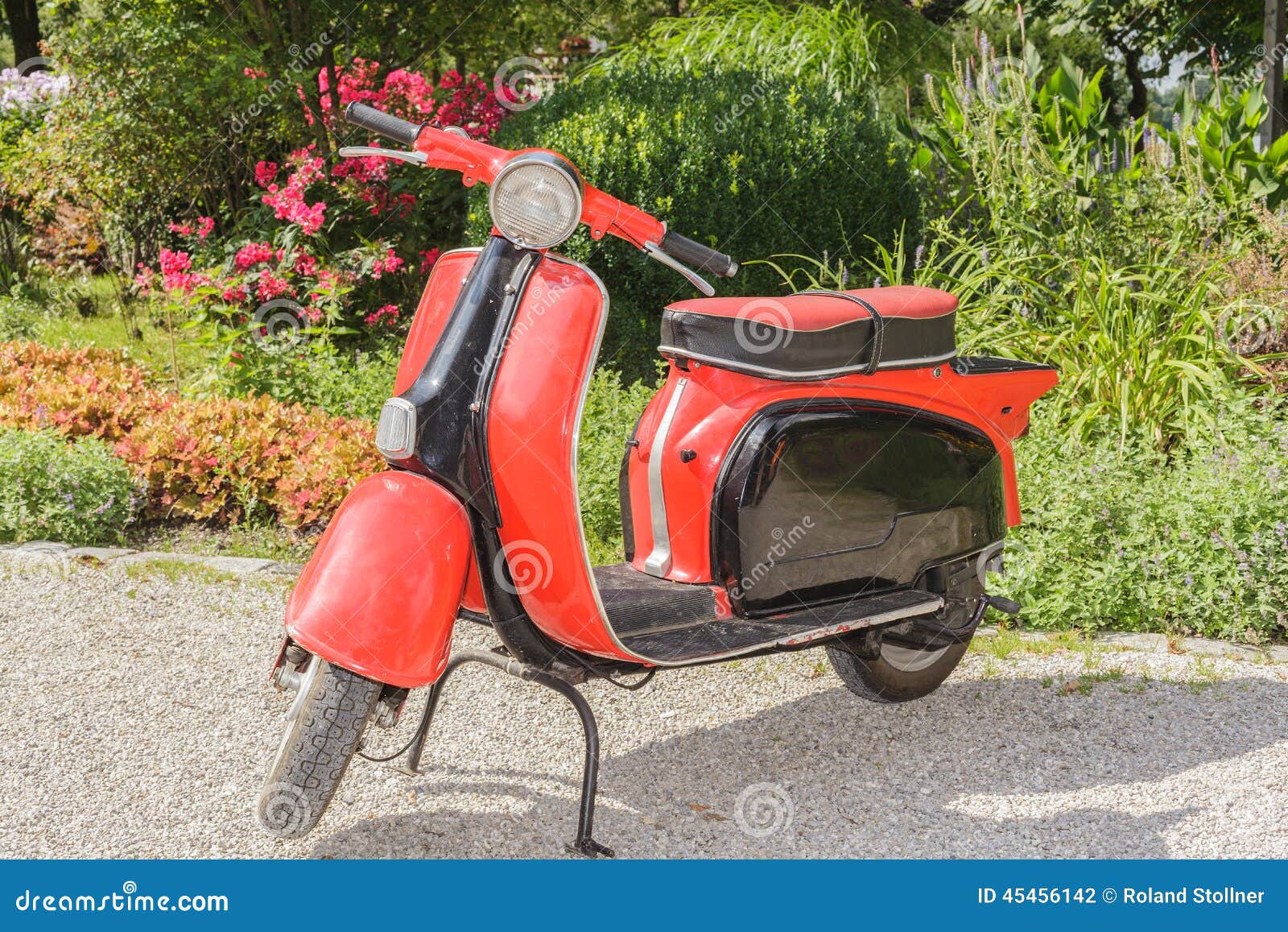 Alter roter Roller stockfoto. Bild von moped, deutschland - 45456142