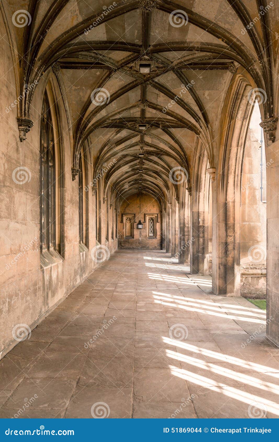 Alter Schloss-Korridor stockfoto. Bild von architektur - 51869044