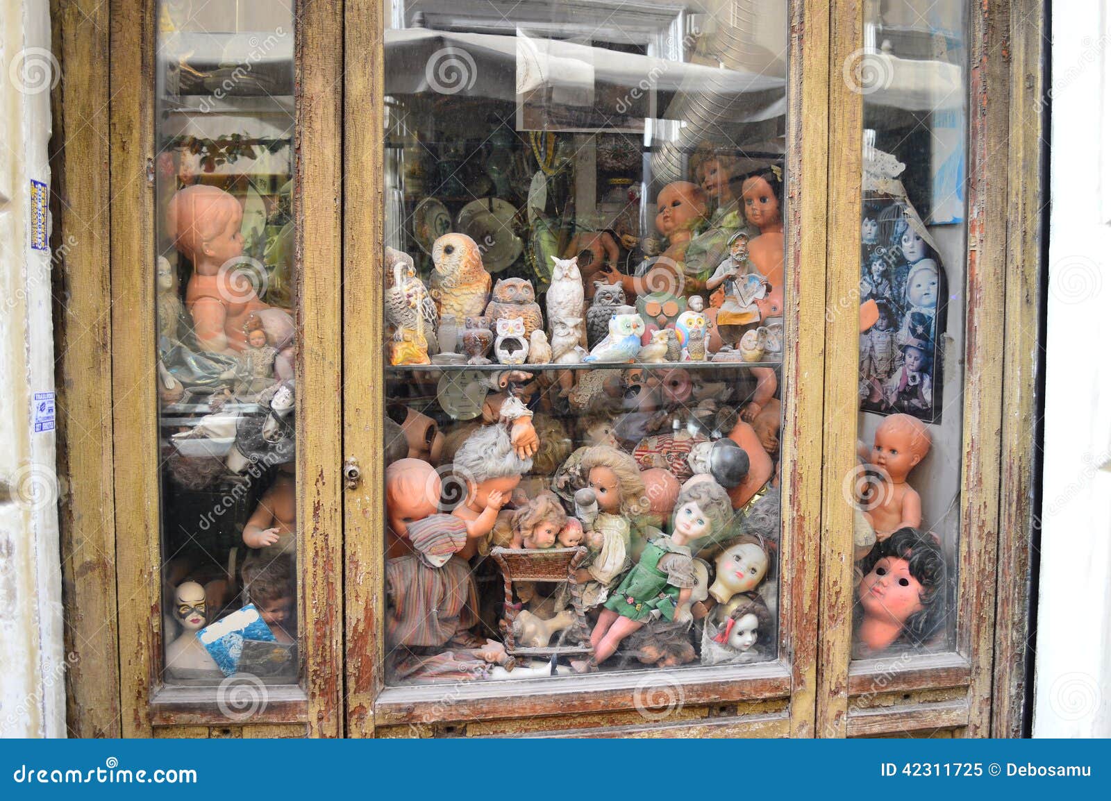 Alter Shop Von Puppen in Rom Stockbild - Bild von italien, eule: 42311725
