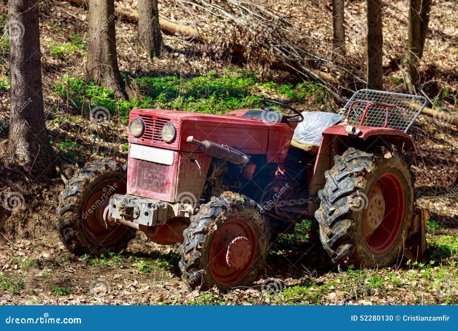 Alter Traktor stockfoto. Bild von leistung, traktor, landwirtschaft ...